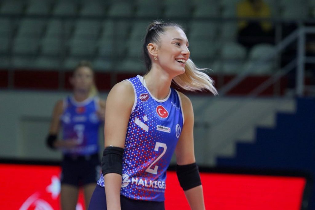 Merve Nur Öztürk 1 yıl daha Aydın BBSK’da – Voleybol Plus